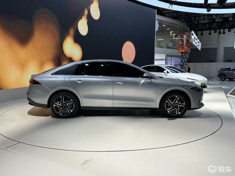 2023成都车展：荣威D7 DMH亮相_汽车产经网