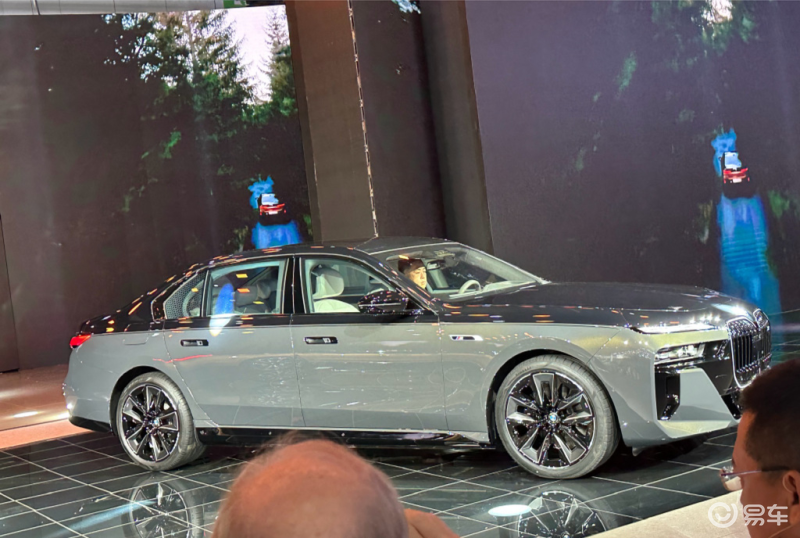 2023成都车展：宝马M760Le售181.90万元_汽车产经网