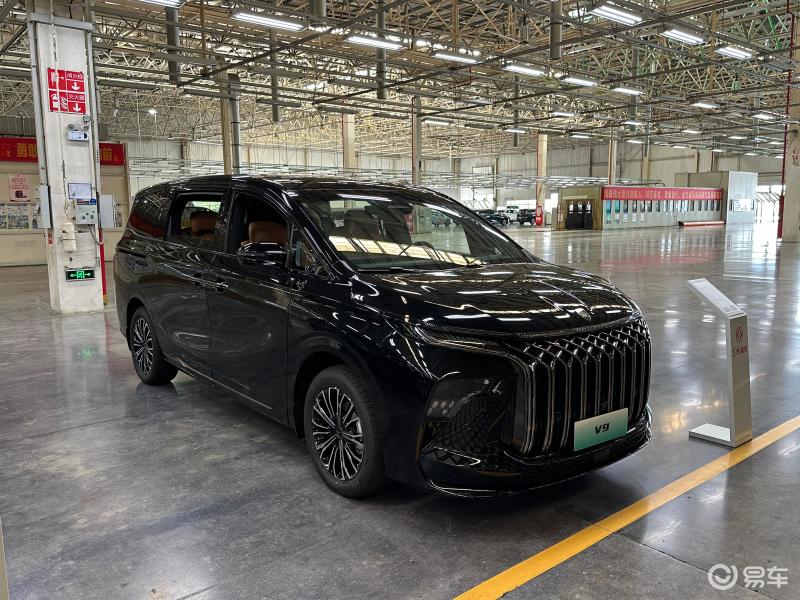 东风风行游艇V9实车亮相 搭载1.5T插混系统/综合续航1150km_易车