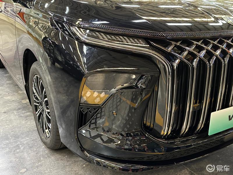 东风风行游艇V9实车亮相 搭载1.5T插混系统/综合续航1150km_易车