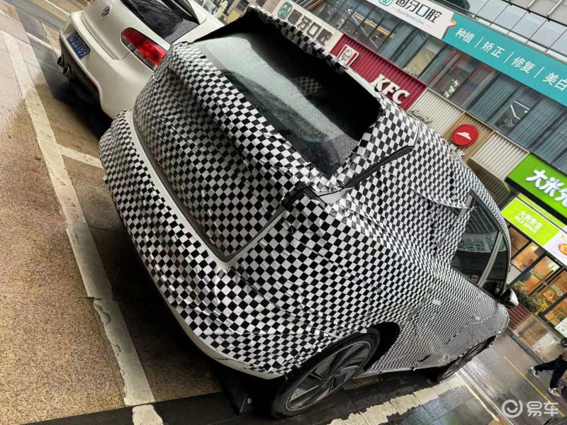 eπ S59包括多辐式低阻轮圈、隐藏式门把手等主流设计元素都配备_易车