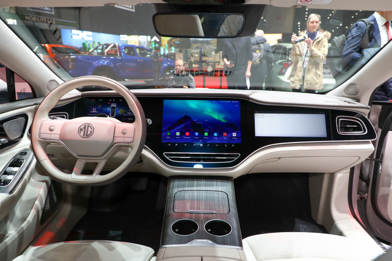 2024日内瓦车展：MG9 EV亮相_易车