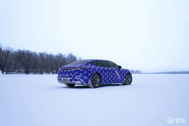 领克E371谍照曝光 品牌首款纯电动轿车/预计4月亮相_易车
