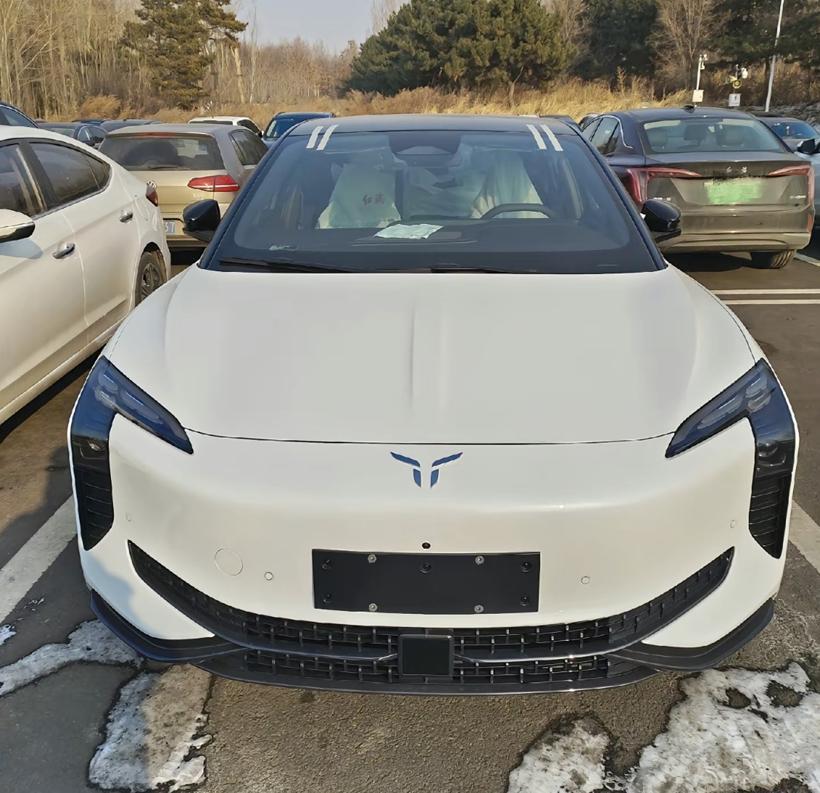 15万以内？能换电的红旗EH7，续航820km_易车