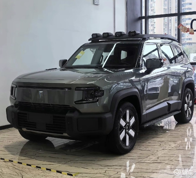 深蓝G318到店，尺寸比豹5大，配1.5T增程器还带四驱_易车