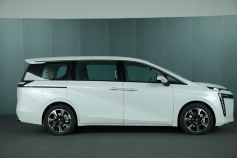 传祺E8：犀利外观，1.8T混动驱动，实车首次曝光_易车