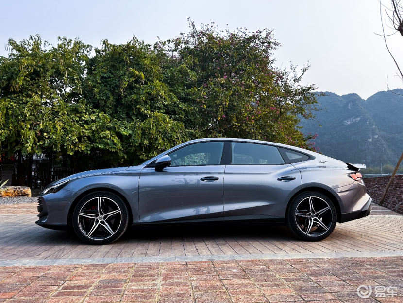 试驾MG7有惊喜 不愧被称为20万级性价比之王_易车