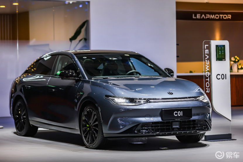 15万级全能车，零跑C01与深蓝SL03谁能扛起大旗？_易车