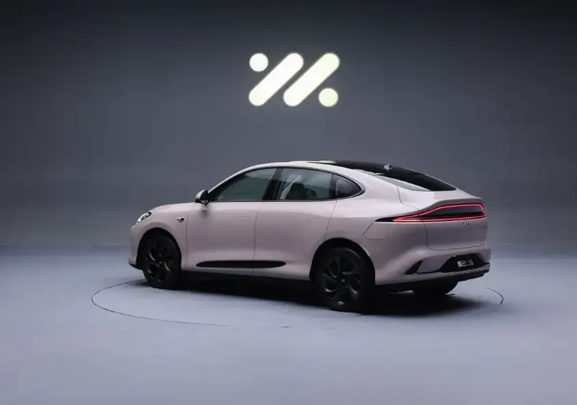 智己LS6用车体验之ISC交互尾灯_易车