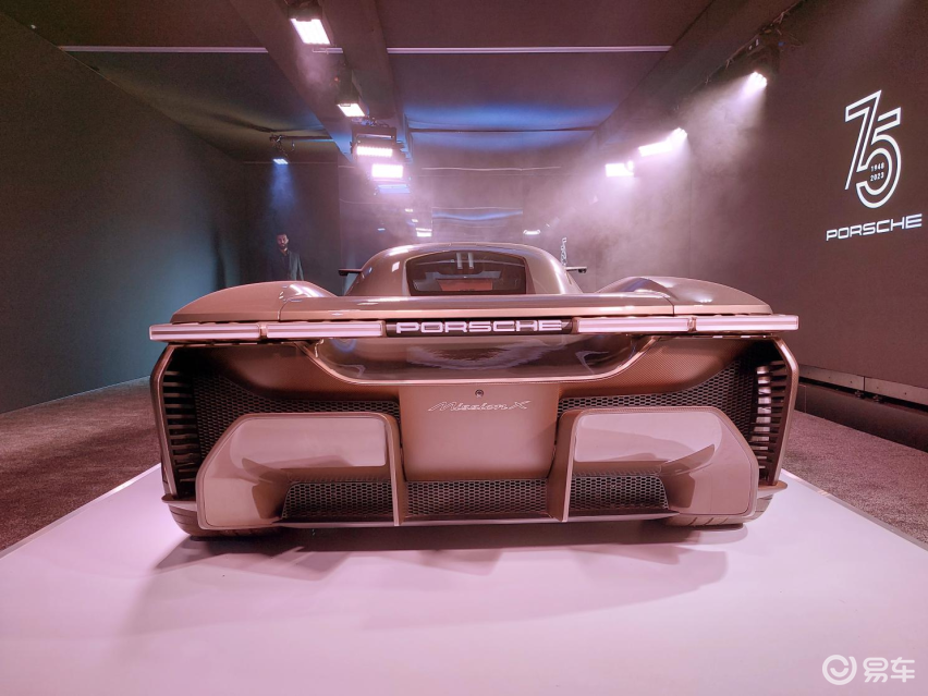 保时捷概念车亮相，座舱方程式即视感_易车