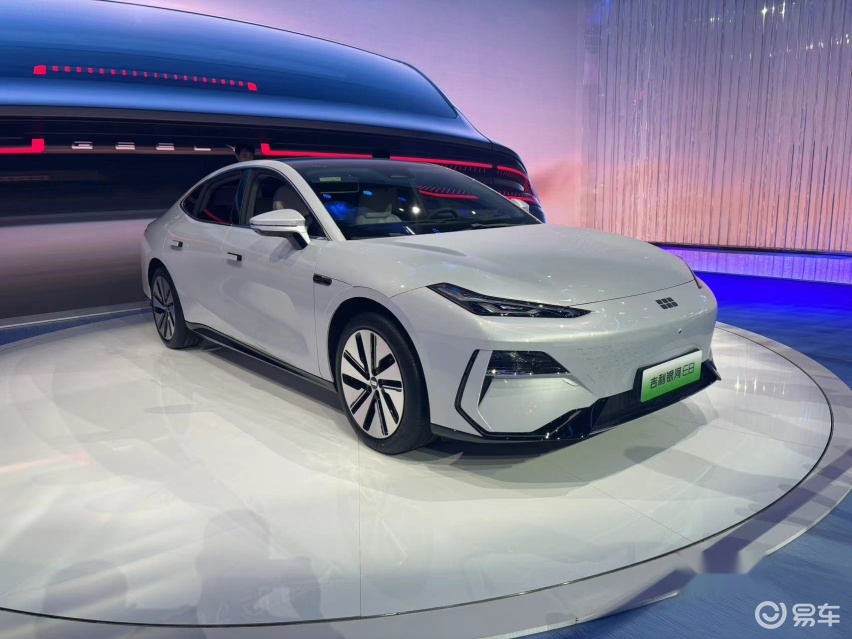 据悉银河E8顶级版本是采用800V架构配备224hp前马达、42_易车