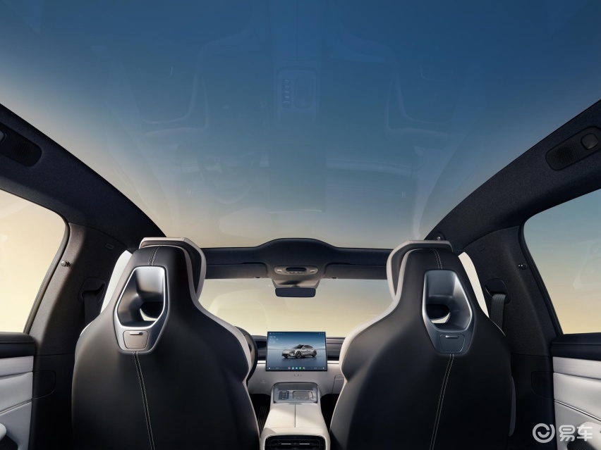 小米SU7座椅采用了一体式运动风格_易车
