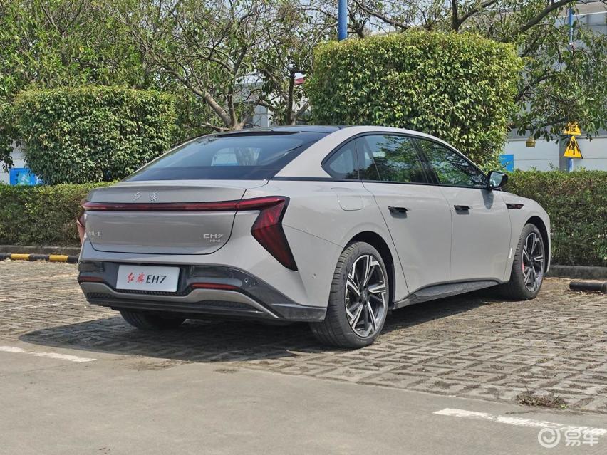 两驱动力超小米SU7，22.98万起售，红旗EH7上市_易车