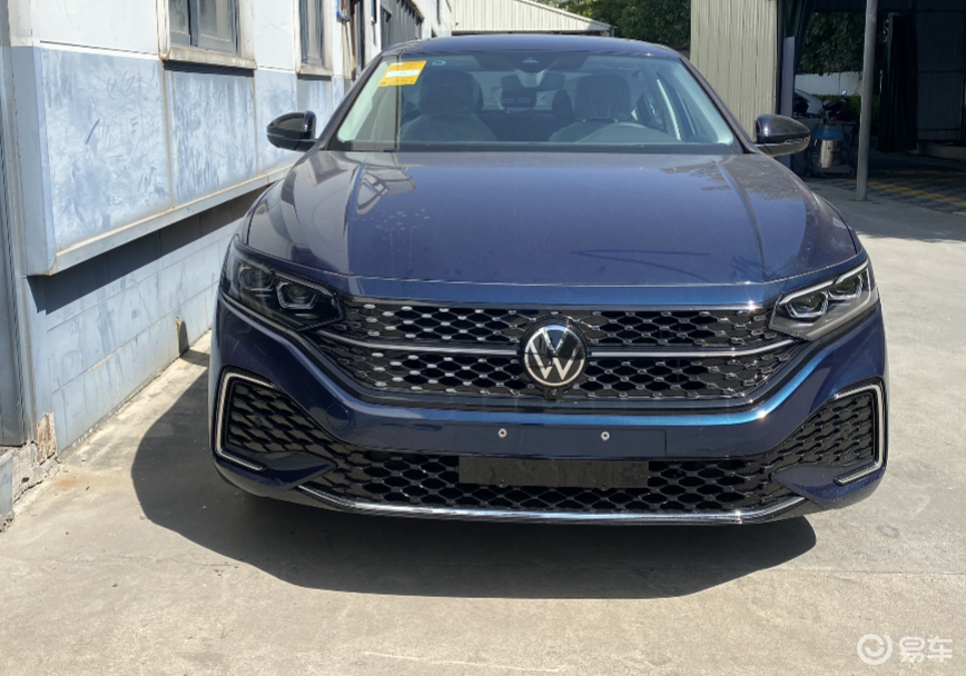 2024款大众帕萨特到店，星夜蓝配色新潮，配置升级_易车