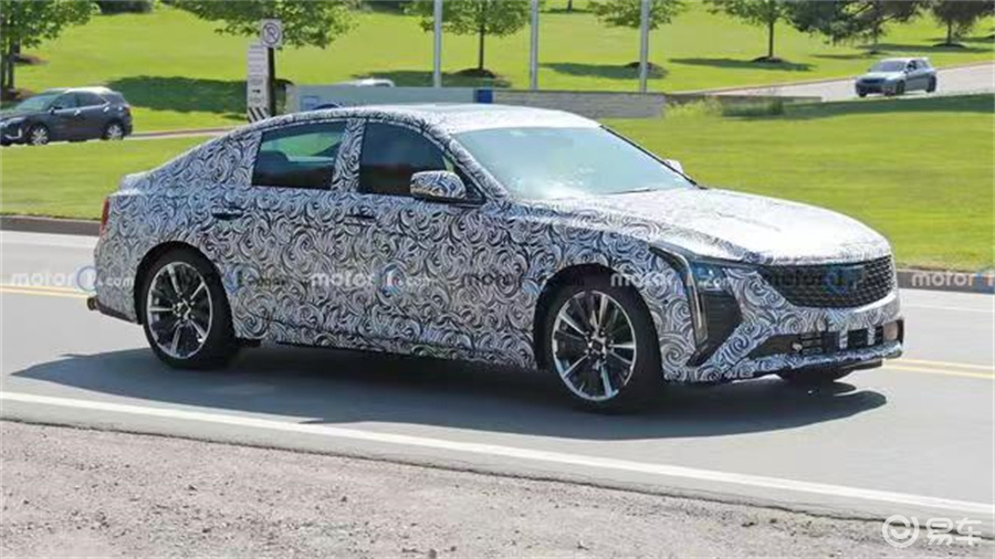 换装33英寸曲面屏，新款凯迪拉克CT5谍照曝光_易车