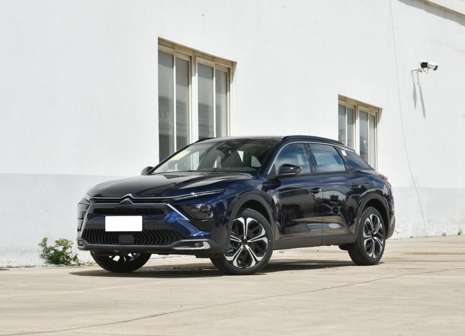 去年雪铁龙C5降价，如今凡尔赛C5X也降了，油车市场很卷_易车