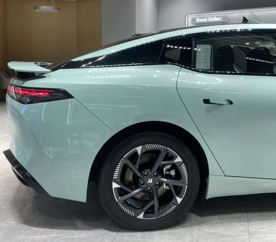 昊铂GT实车到店，星漫绿配色很时尚，续航710km_易车