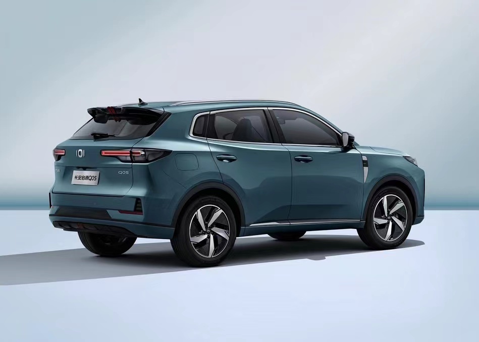 2023广州车展：长安起源Q05和A06亮相广州车展_易车