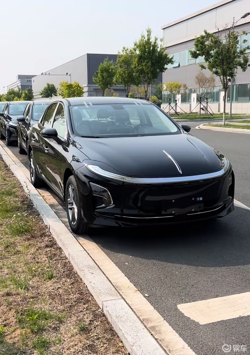 25款红旗E-QM5曝光，换新前脸+怀挡，续航610km_易车