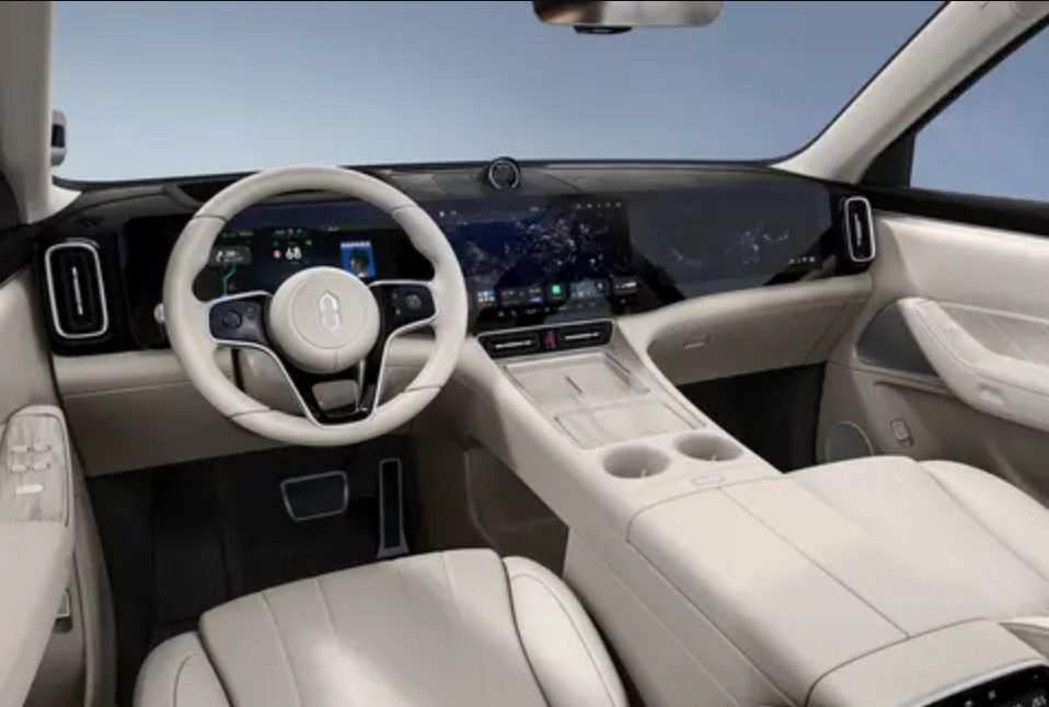 问界M8预售36.8万起，全系标配华为乾崑ADS3.0_易车