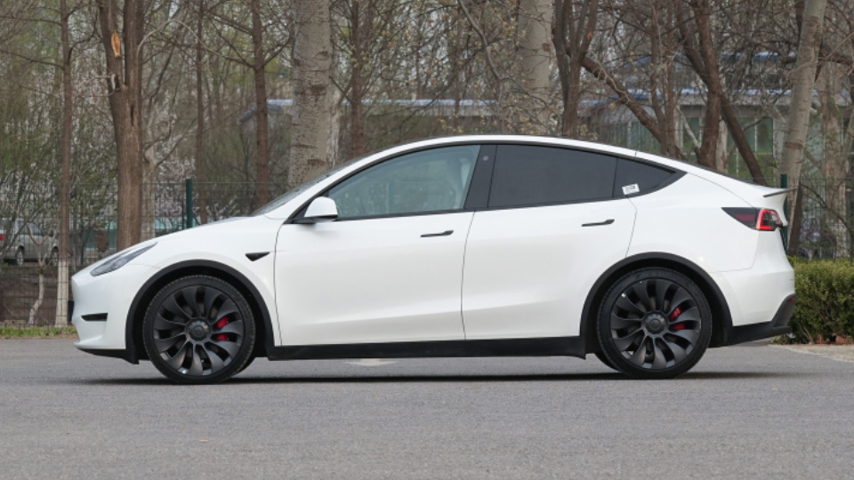 老电机续命，新Model Y加速快了1秒，但不如等换代？_易车