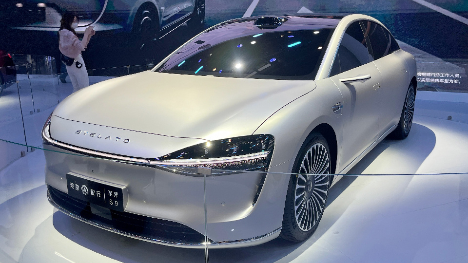 华为的ADS 3.0，技术逻辑上已经看齐了特斯拉FSD？_易车