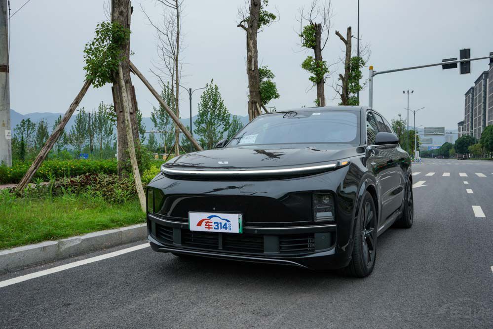 理想L8、问界M7、蓝山“全能型”新能源中大型SUV对比_易车