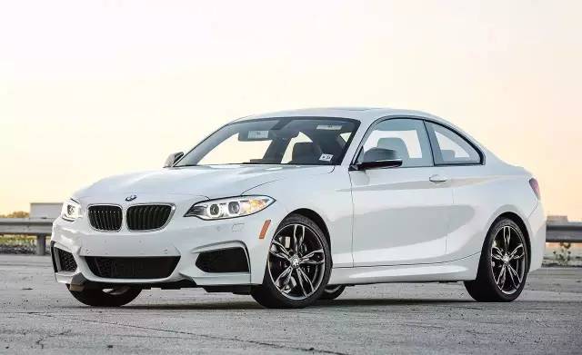 2017款宝马M 240i，感觉像蜘蛛侠，开起来_易车
