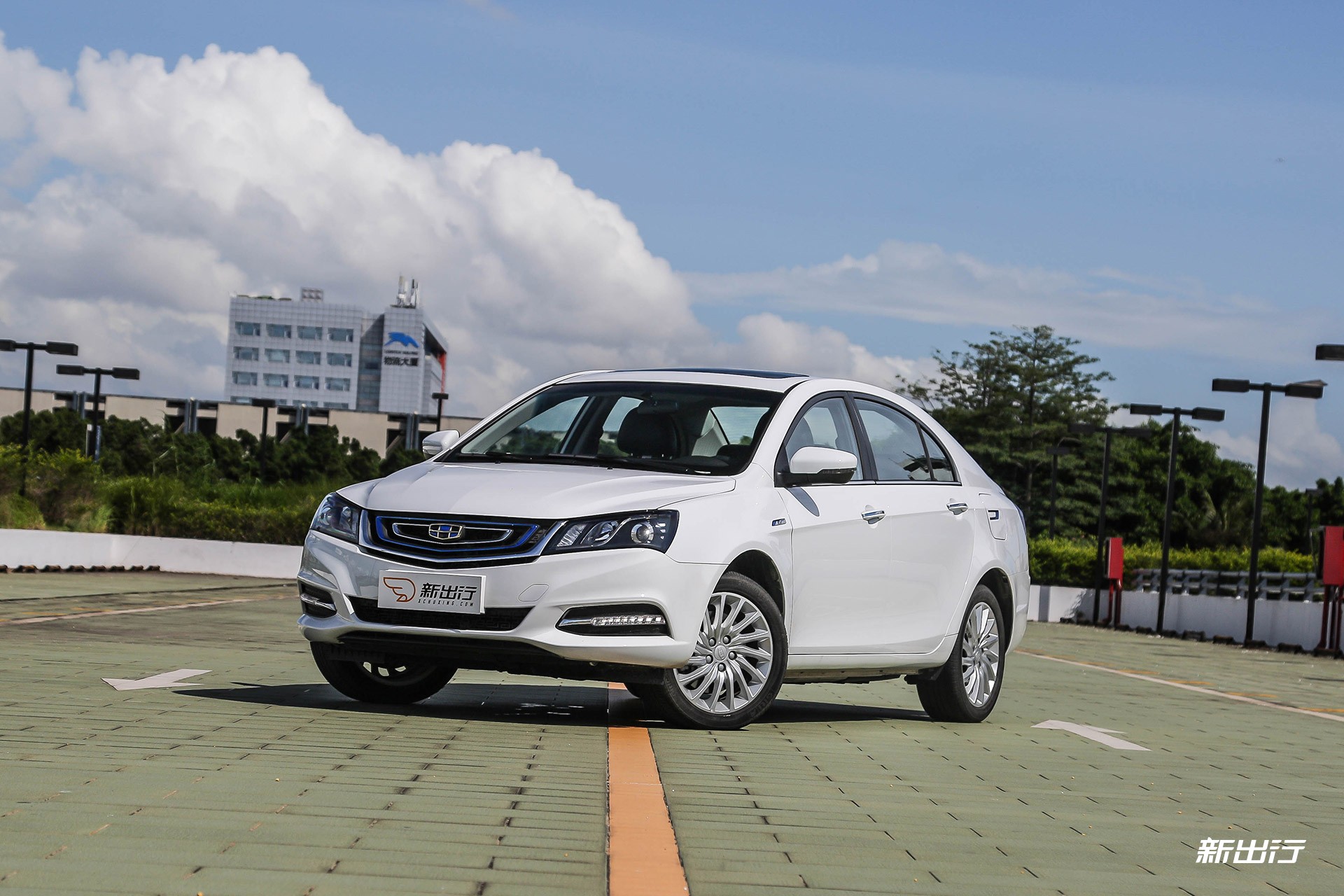 续航里程提升近20%！ 实测吉利帝豪EV300_易车