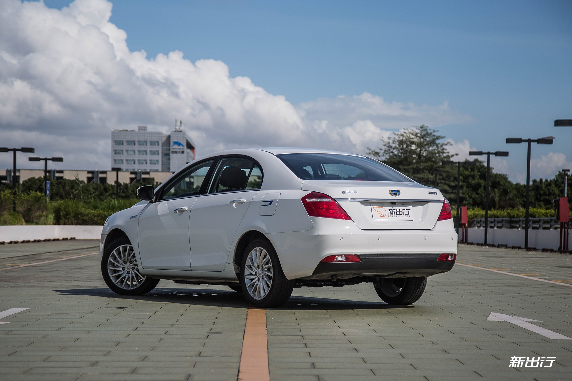 续航里程提升近20%！ 实测吉利帝豪EV300_易车