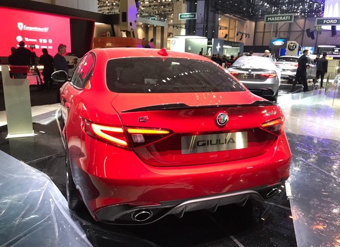 Giulia Veloce亮相日内瓦_易车
