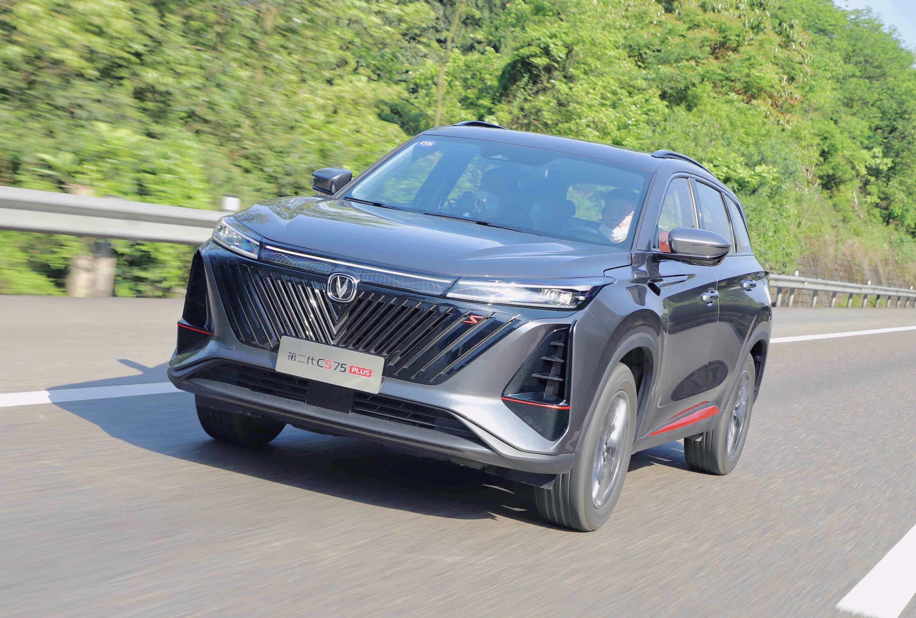 百公里油耗7升！开长安第二代CS75PLUS轻松喊出“92加满”