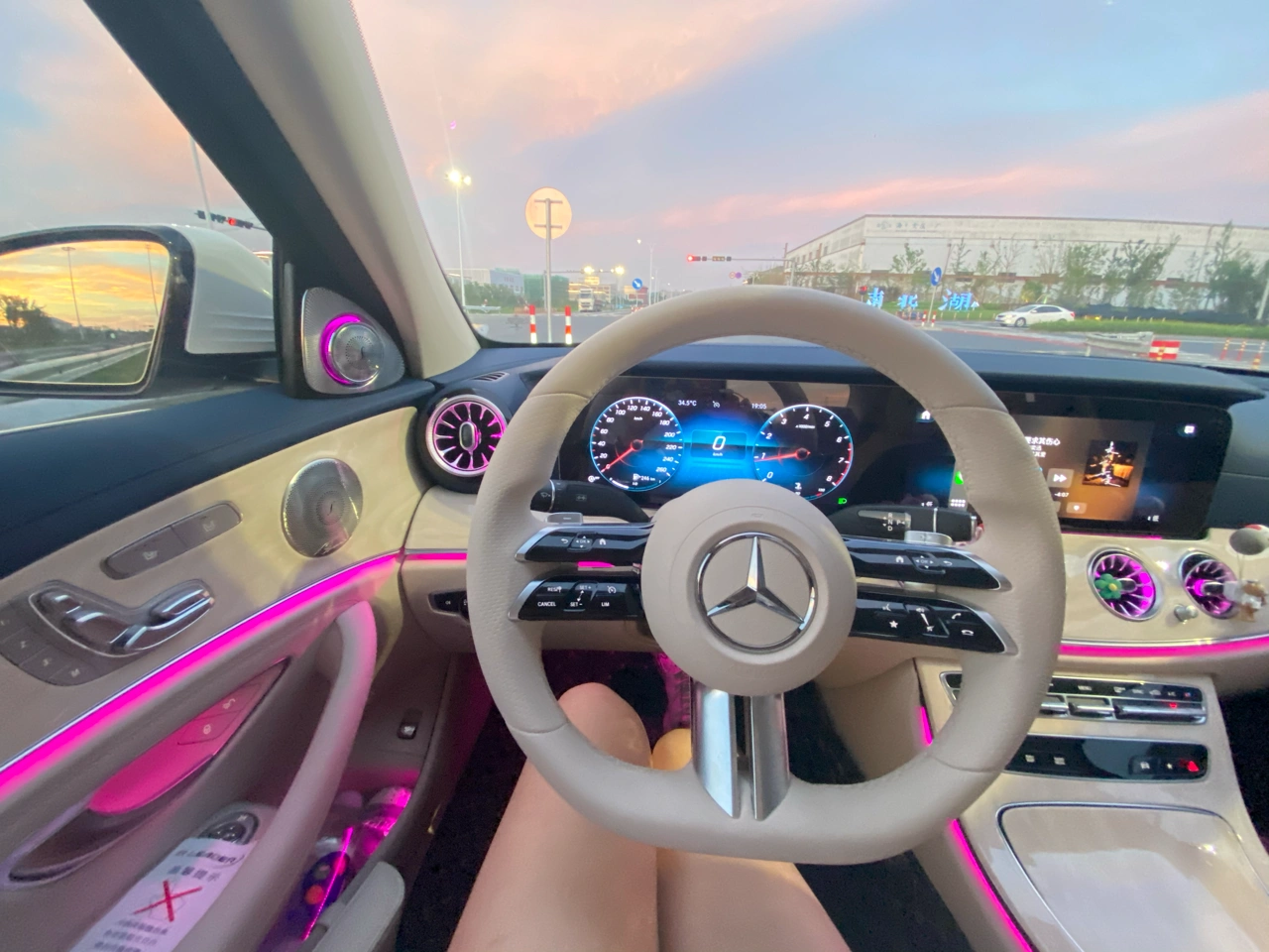 🚗奔驰E300L 游艇蓝内饰改装后绝了_奔驰E级社区_易车社区