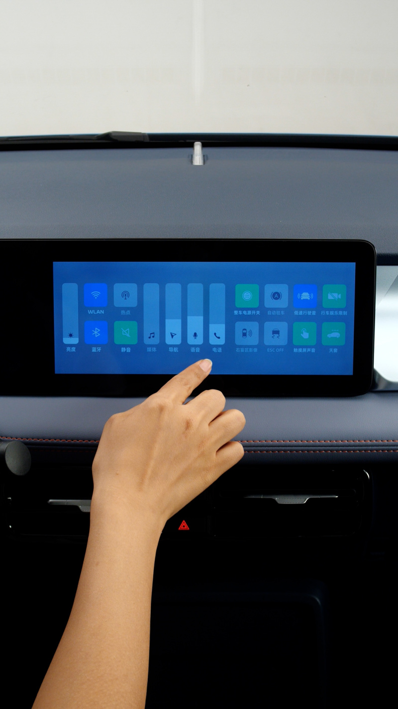 吉利几何吉利几何E萤火虫2022款 几何E 401km 霹雳虎全车总览视频说明书_车型亮点项_易车