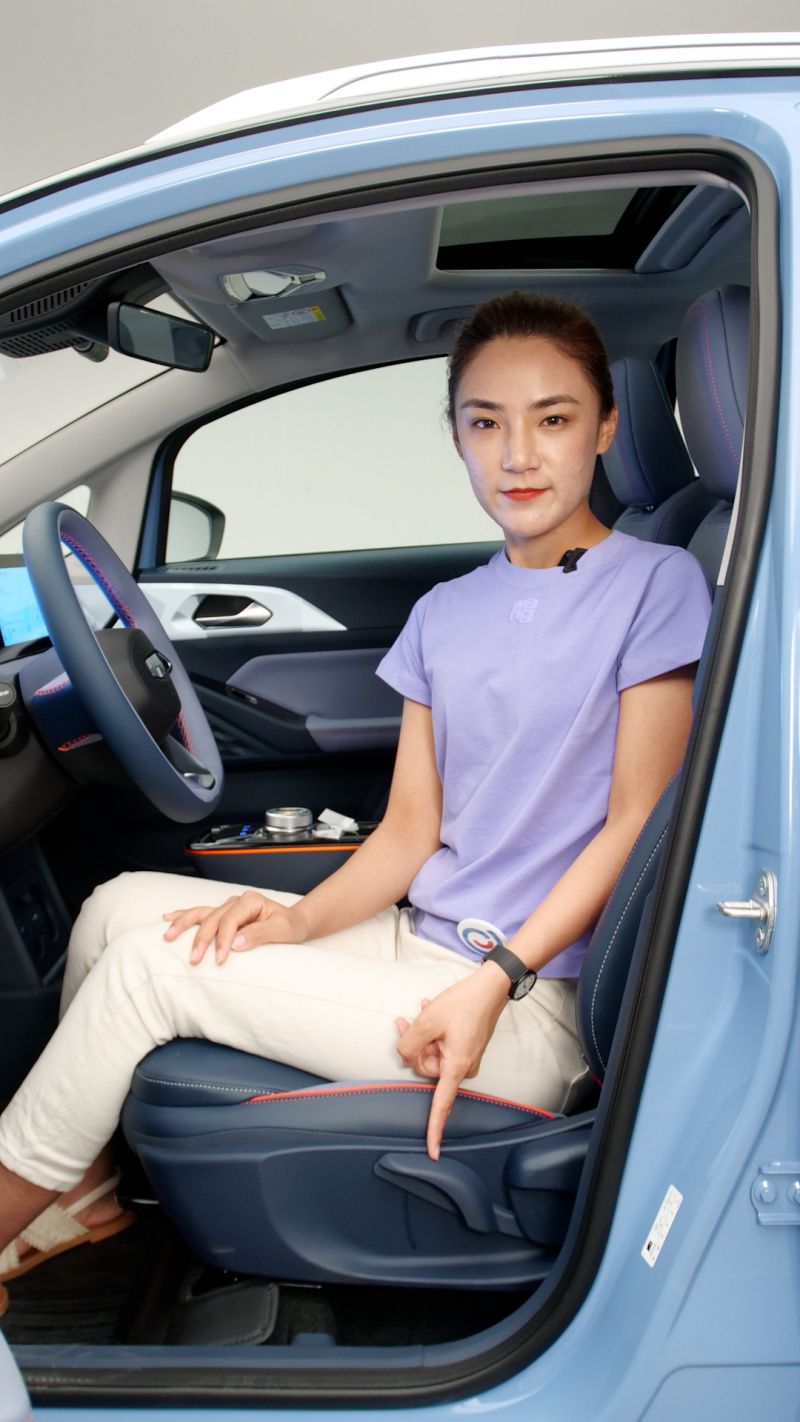 吉利几何吉利几何E萤火虫2022款 几何E 401km 霹雳虎全车总览视频说明书_车型亮点项_易车