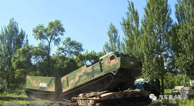 我国新型全地形车外观酷似俄罗斯的DT-30P，俄军迷：山寨的_易车
