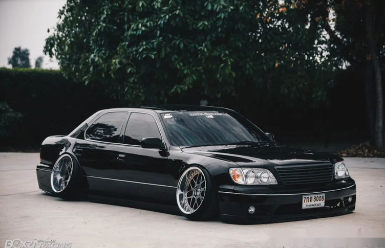 追求 JDM 风格 VIP，直接把雷克萨斯 LS400 改装成了“A”字型！_易车