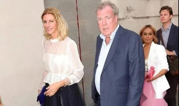 Emily Clarkson作为“大猩猩”Jeremy的女儿，居然…晕车！_易车