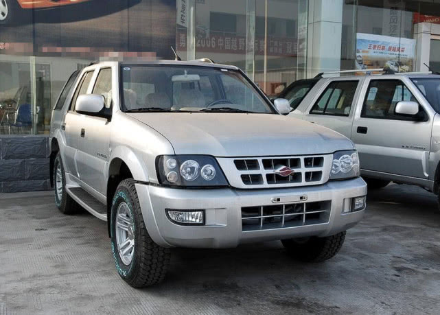 京A33333，价值500万的车牌，挂在一辆2万块的皮卡上？_易车