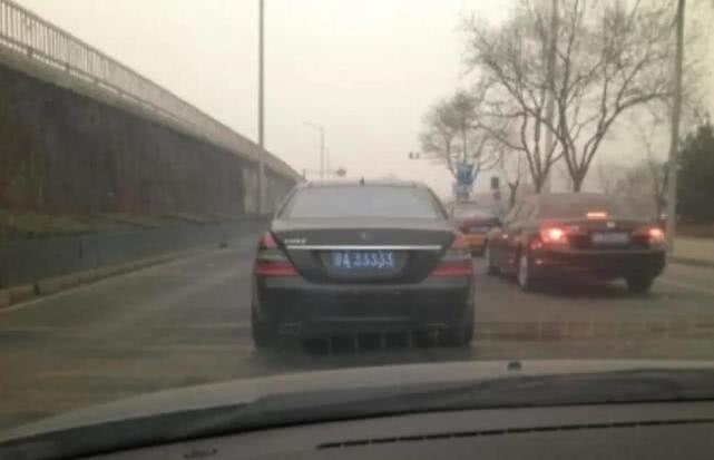 京A33333，价值500万的车牌，挂在一辆2万块的皮卡上？_易车