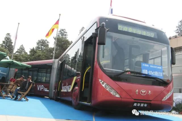 中置MAN发动机的25米青年JNP6250G双铰接公交车可曾见过？_易车