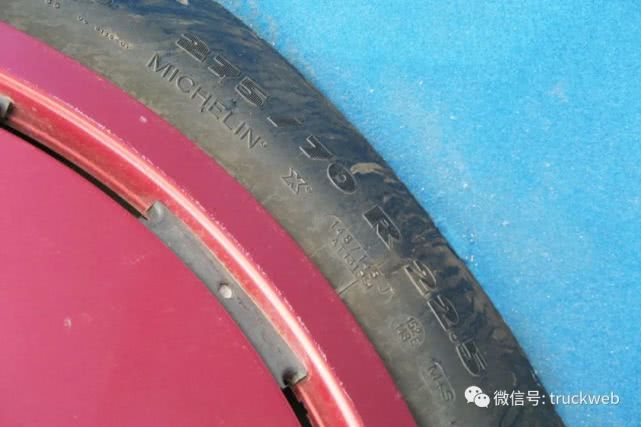 中置MAN发动机的25米青年JNP6250G双铰接公交车可曾见过？_易车