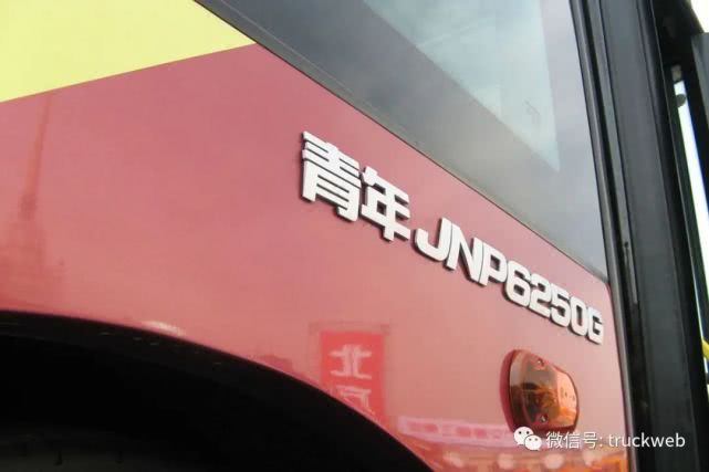 中置MAN发动机的25米青年JNP6250G双铰接公交车可曾见过？_易车