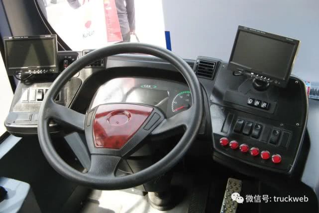 中置MAN发动机的25米青年JNP6250G双铰接公交车可曾见过？_易车