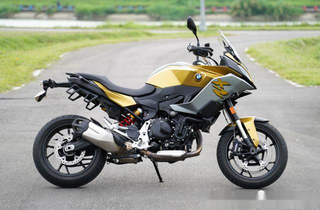 外媒试驾 宝马BMW F900R/F900XR 绝代双骄_易车
