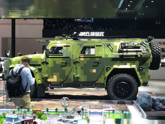 第三代东风猛士出场，引爆北京车展，一身军绿色，太霸气了_易车