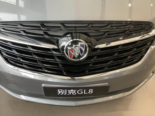 到店实拍2021款别克GL8！灰色车身非常有质感，配360度全景影像_易车