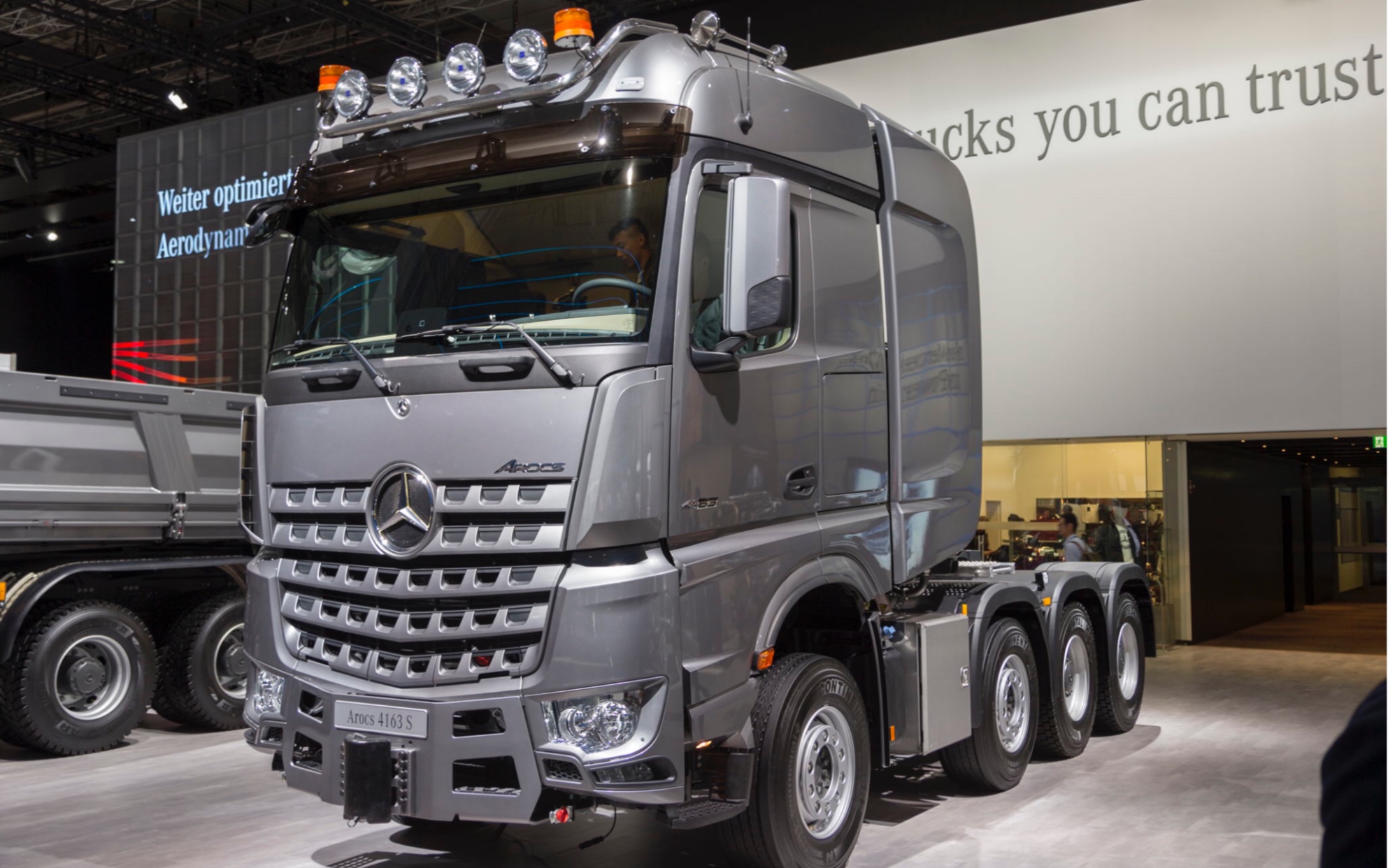 Mercedes 奔驰 Arocs 4163 S 8X4 4轴大件拖头实车体验